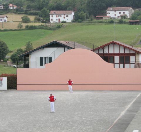 64310 Sare, Francia (D406) Frontón de plaza libre #240