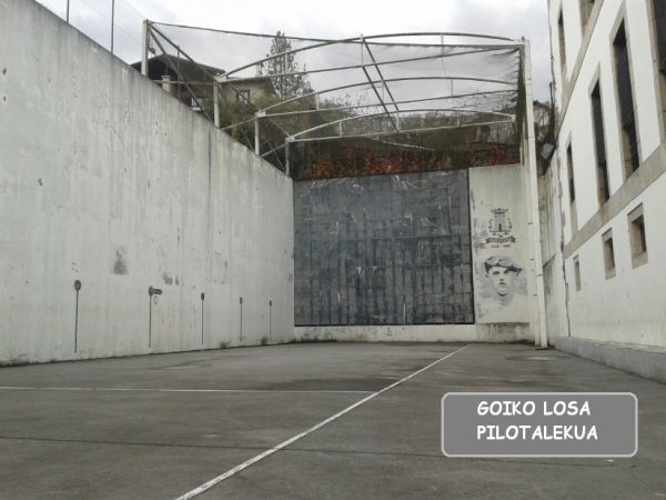 20720 Azkoitia, Gipuzkoa Spain (Kale Nagusia Kalea 43) Left walled ...