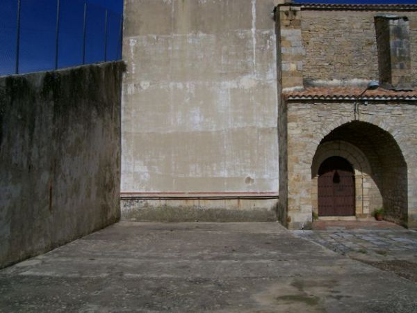 31176 Guembe, Navarra Spain (Calle San Antonio 3) Left walled fronton #1740
