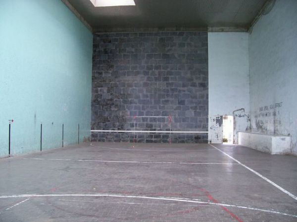 31693 Garralda, Navarra Spain (Calle Iberreka 3) Left walled fronton #1731