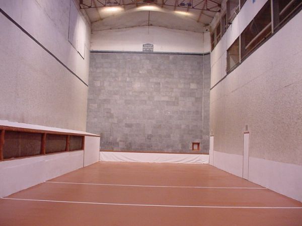 64400 Oloron-Sainte-Marie, France (18 Rue d'Arboré) Trinquet #1311