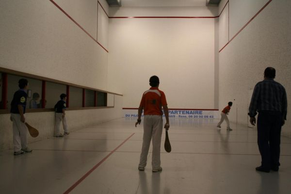 64400 Oloron-Sainte-Marie, France (4 Allée du Fronton) Trinquet #1482