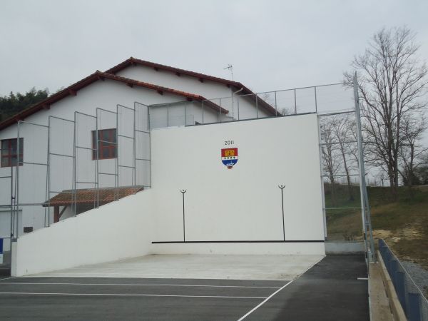 64520 Guiche, France (La Bourgade) Open-air single walled fronton #326